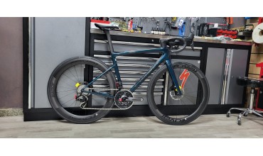 Tarmac s-works sl8 sram force axs Gloss Red To Black Pearl Over Deep ...